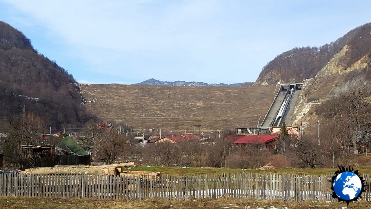 Barajul si Lacul Siriu – Terra Voyage